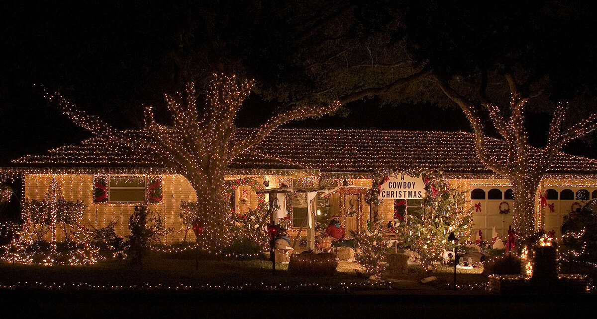 Windcrest residents prepare for Light-Up