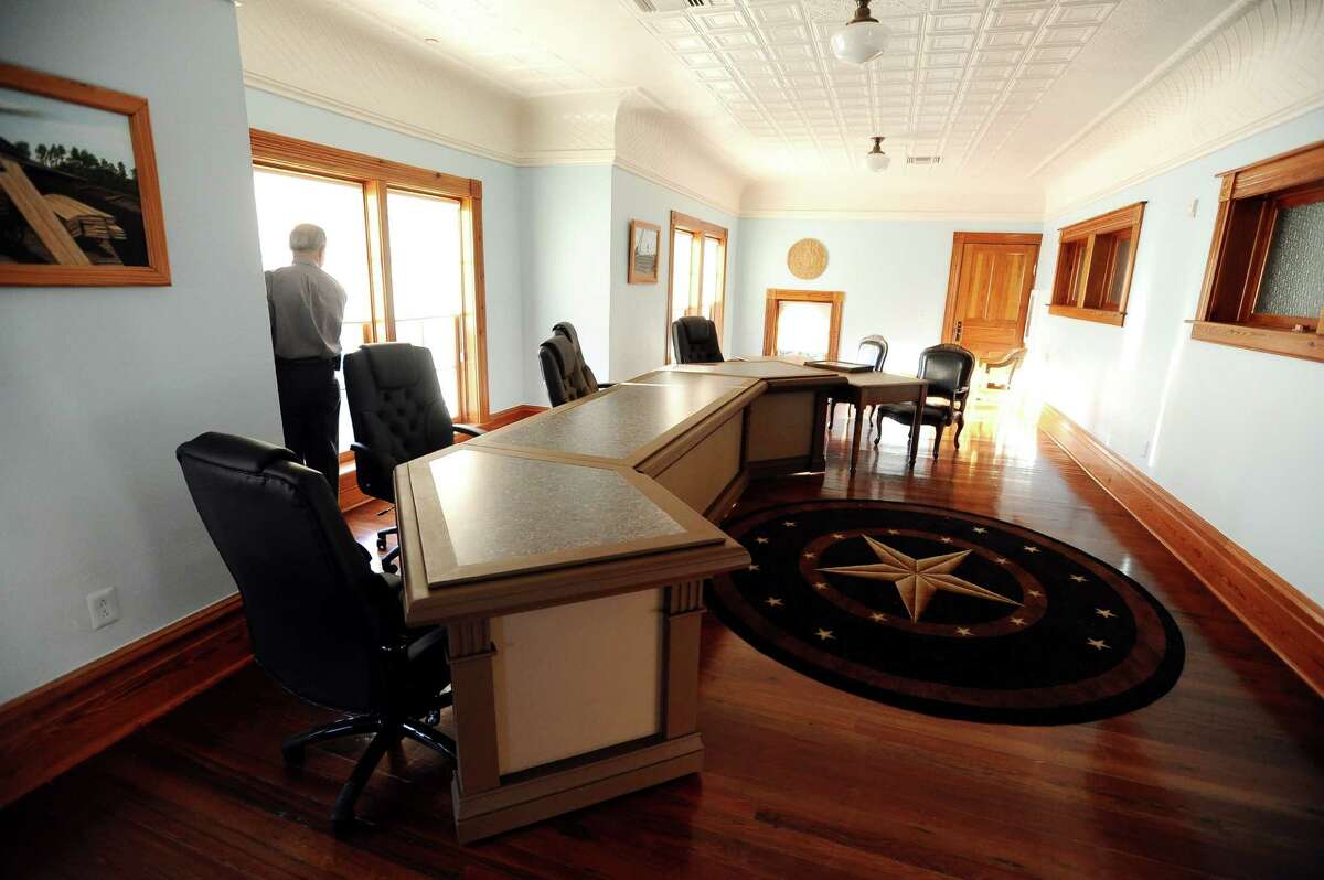 Restored Newton County Courthouse debuts after 2000 fire
