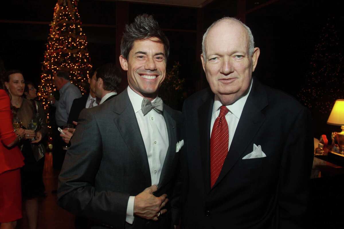 Schmooze was a bright holiday night