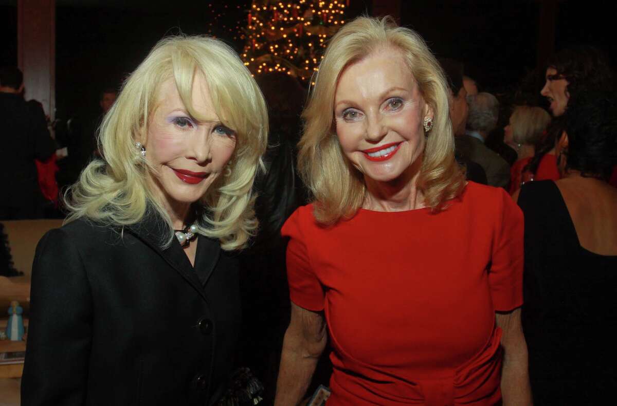 Schmooze was a bright holiday night