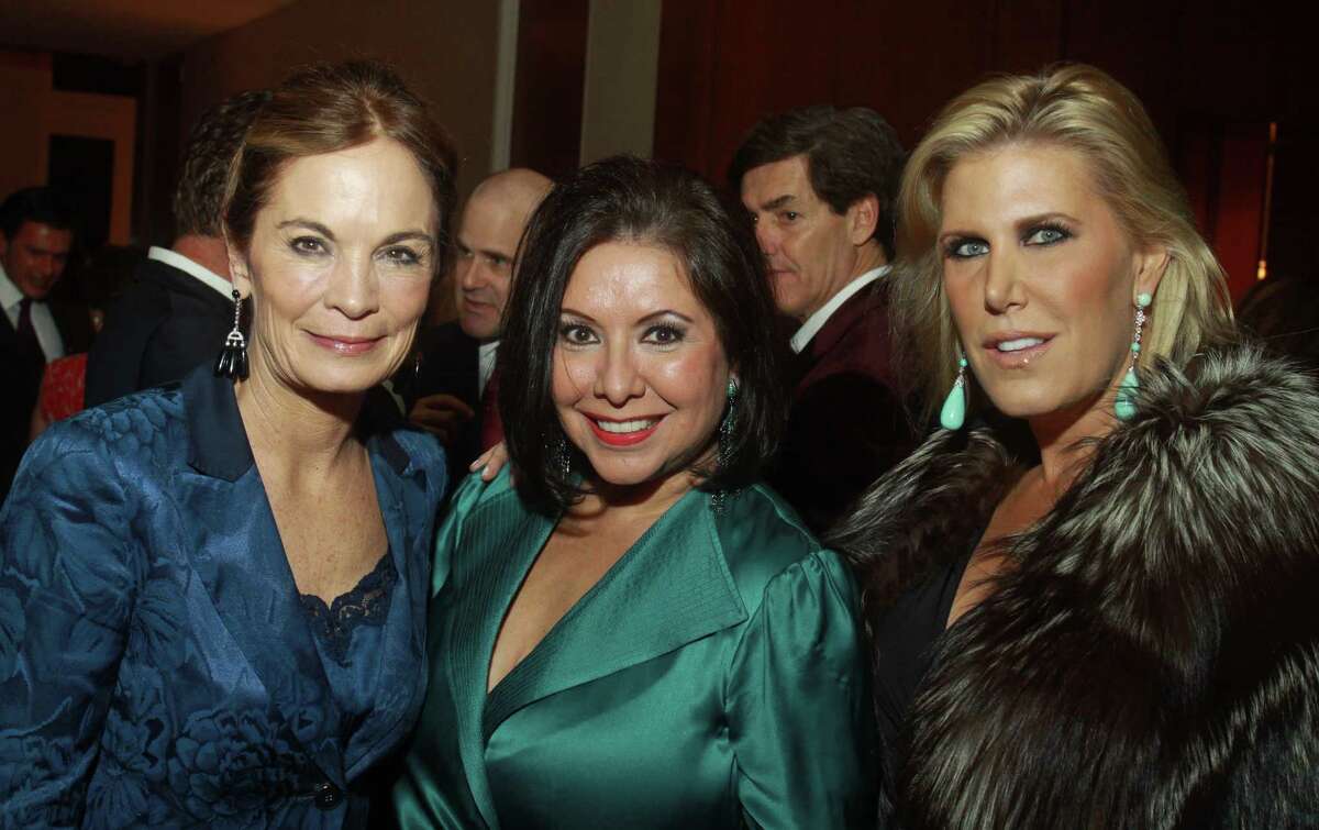 Schmooze was a bright holiday night