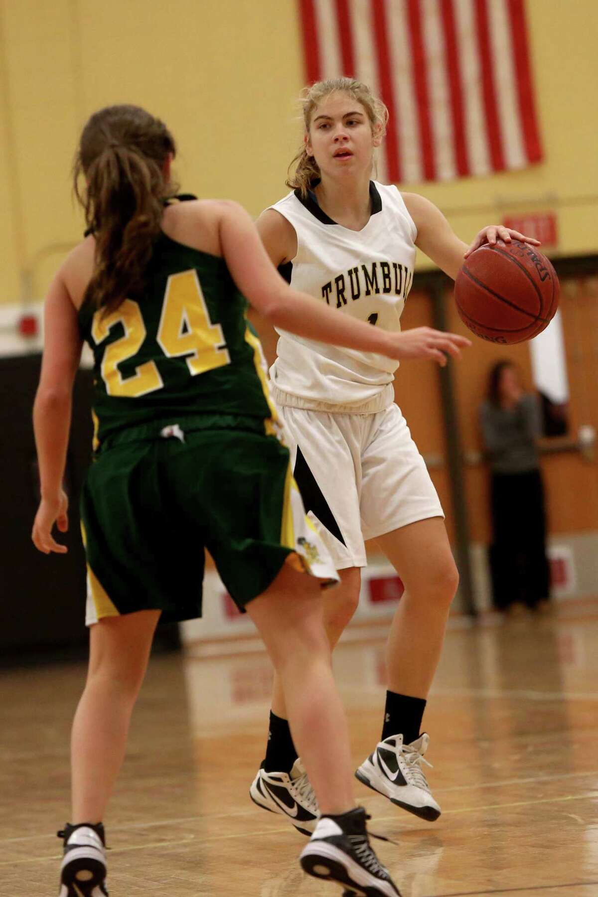 Trumbull girls fend off Trinity Catholic rally