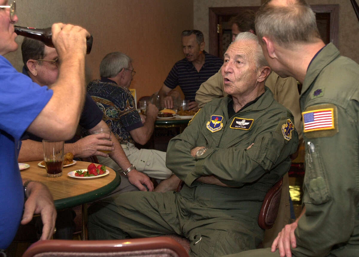 Influential double ace fighter pilot dies at 88