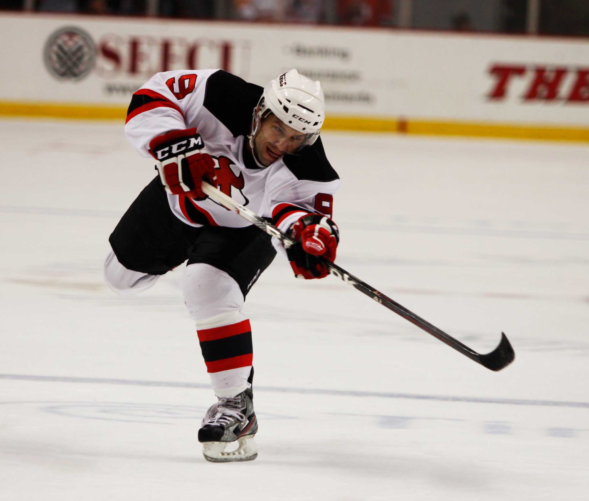 Gionta debut produces victory