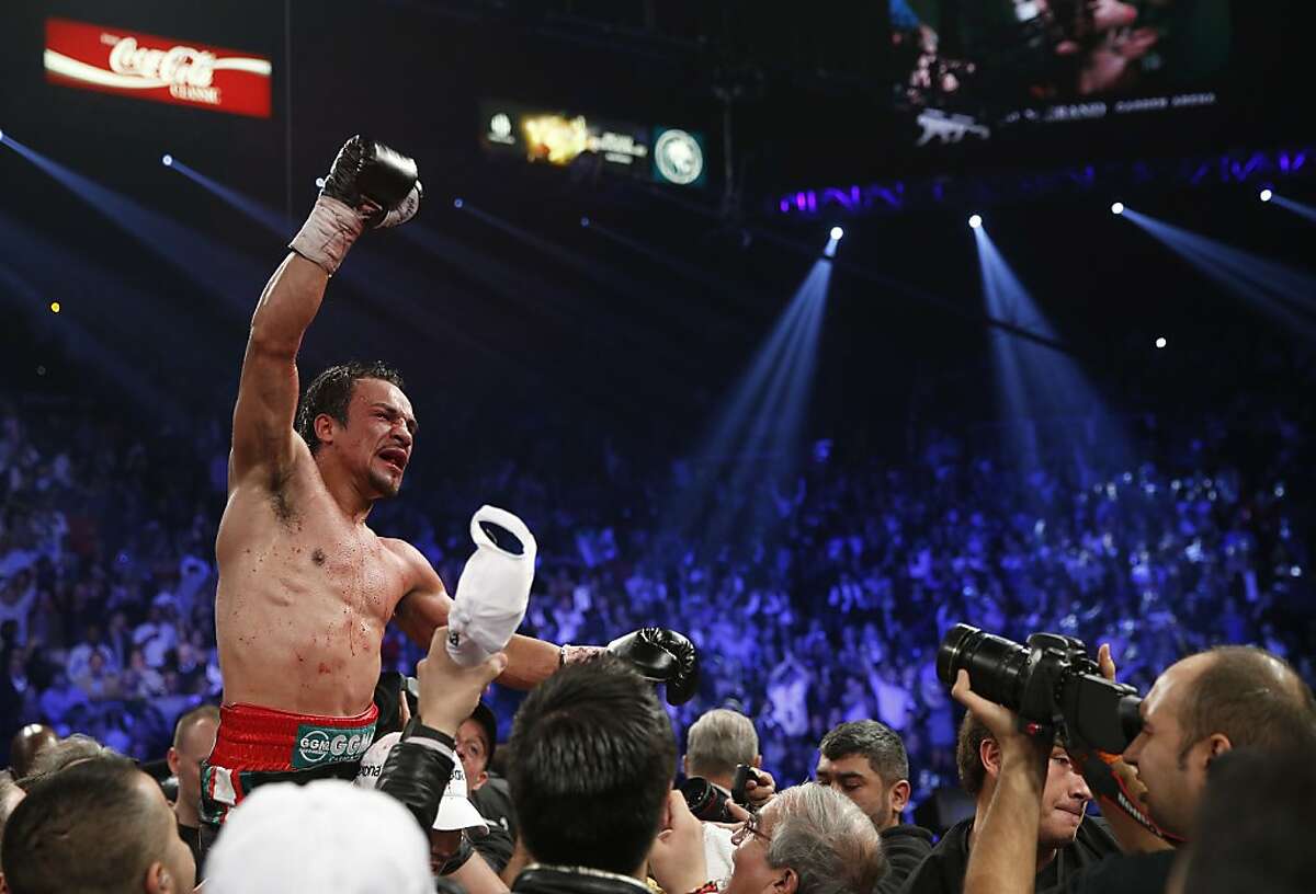 Marquez knocks out Pacquiao in round 6