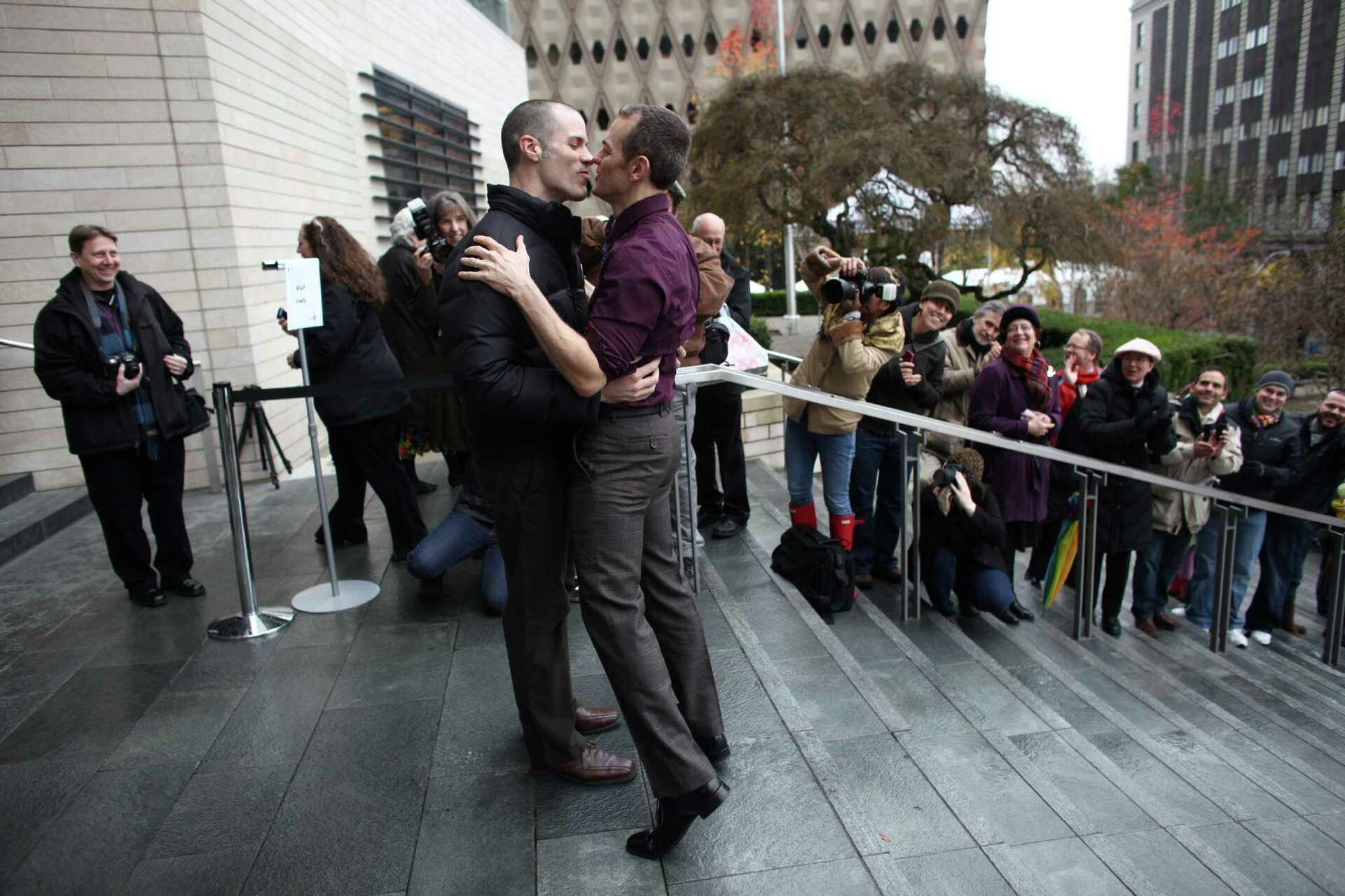 Seattle City Hall becomes state's same-sex marriage capital
