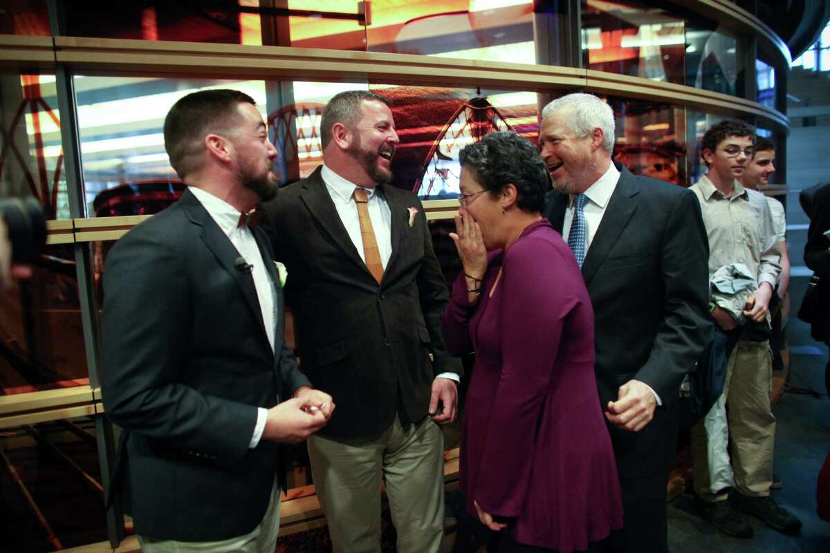 Seattle City Hall becomes state's same-sex marriage capital