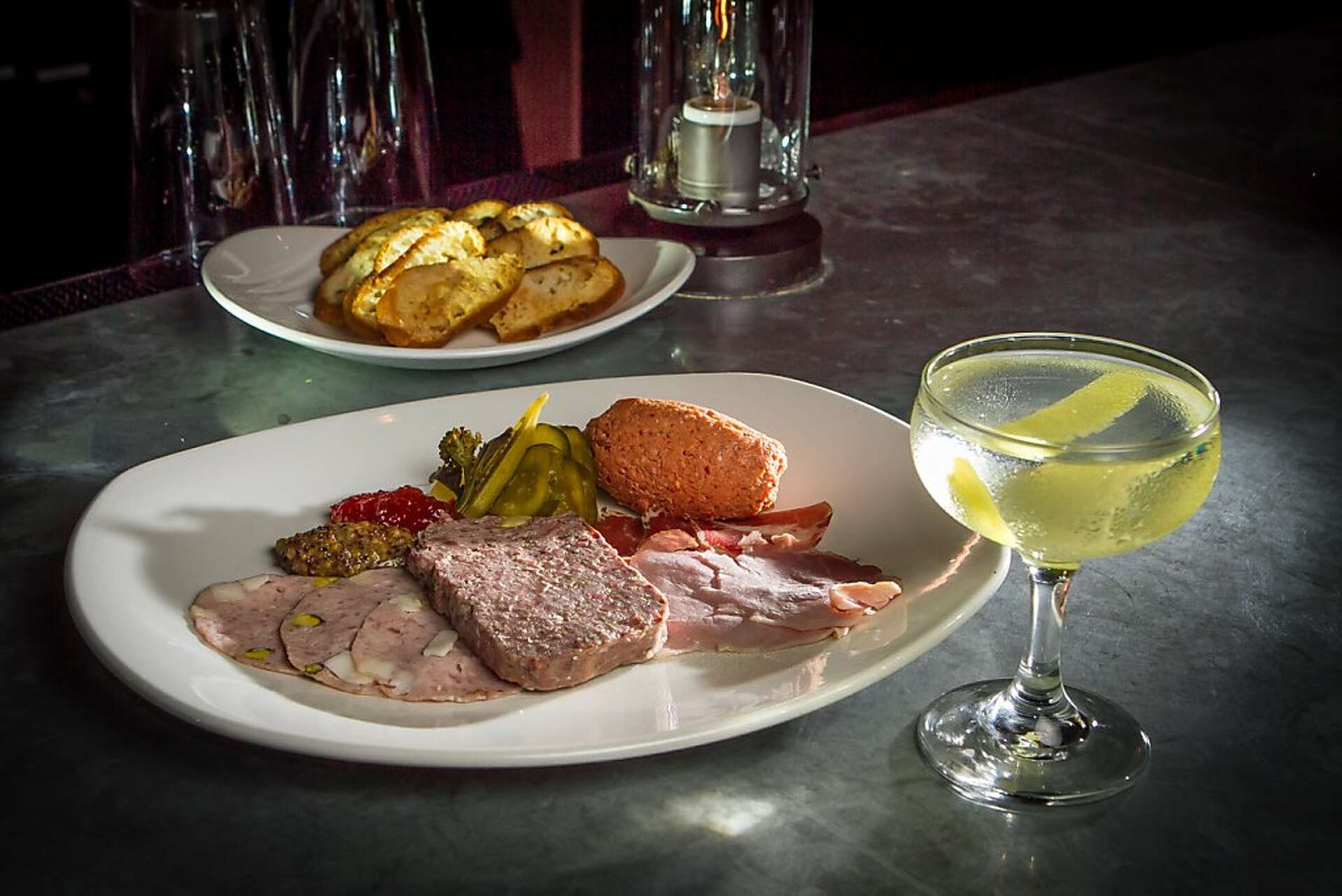 Revival Bar & Kitchen: lively in Berkeley