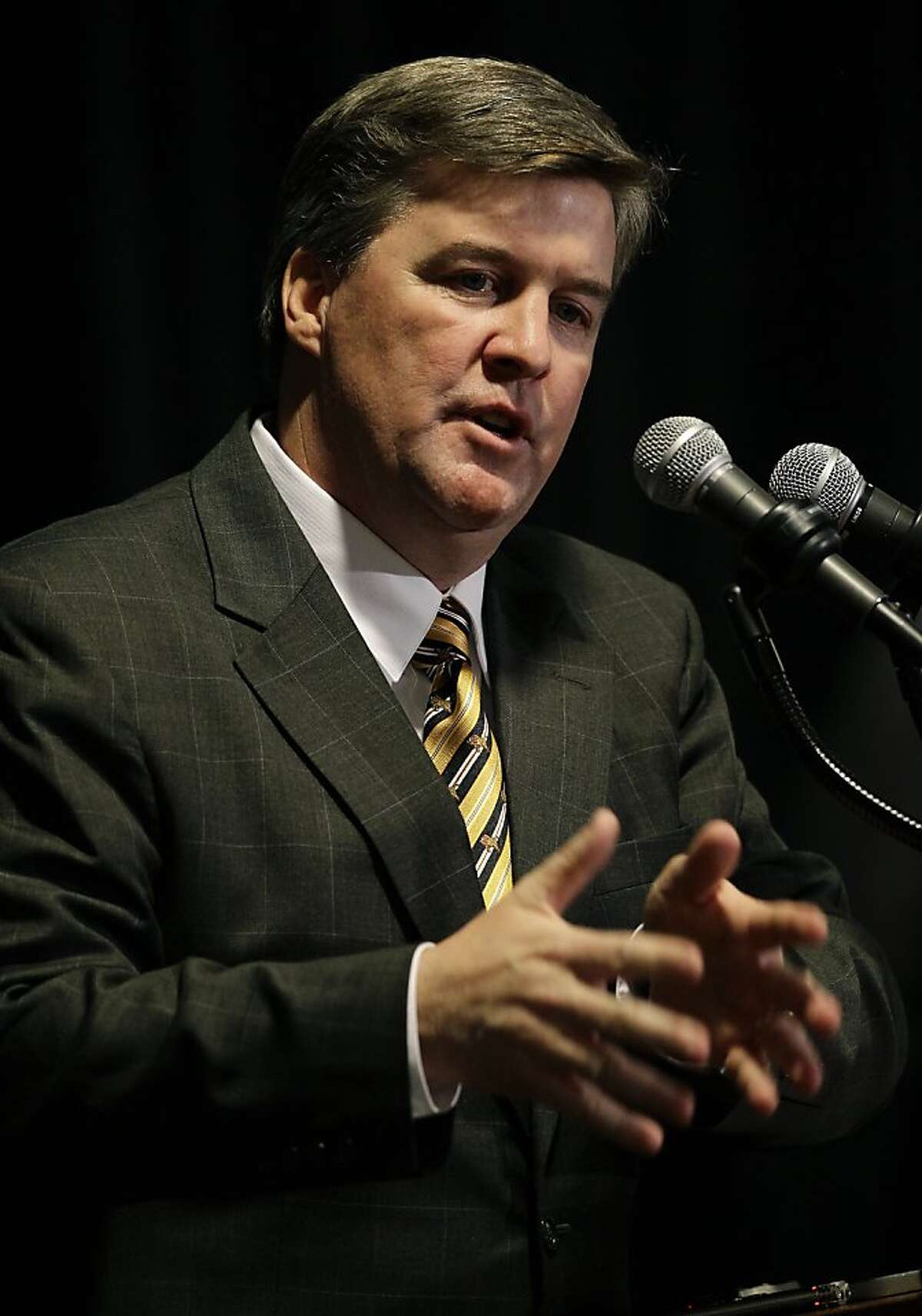 Mike MacIntyre takes Colorado job