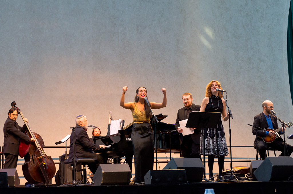 Hanukkah concert aims to draw out the holiday cheer