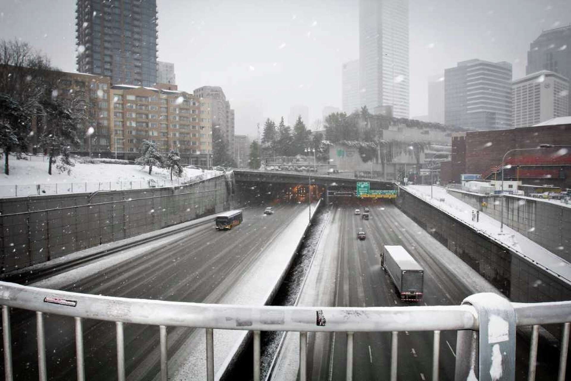 Seattle weather: Snow, rain through Saturday