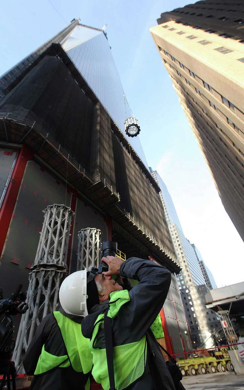 Spire hoisted atop WTC