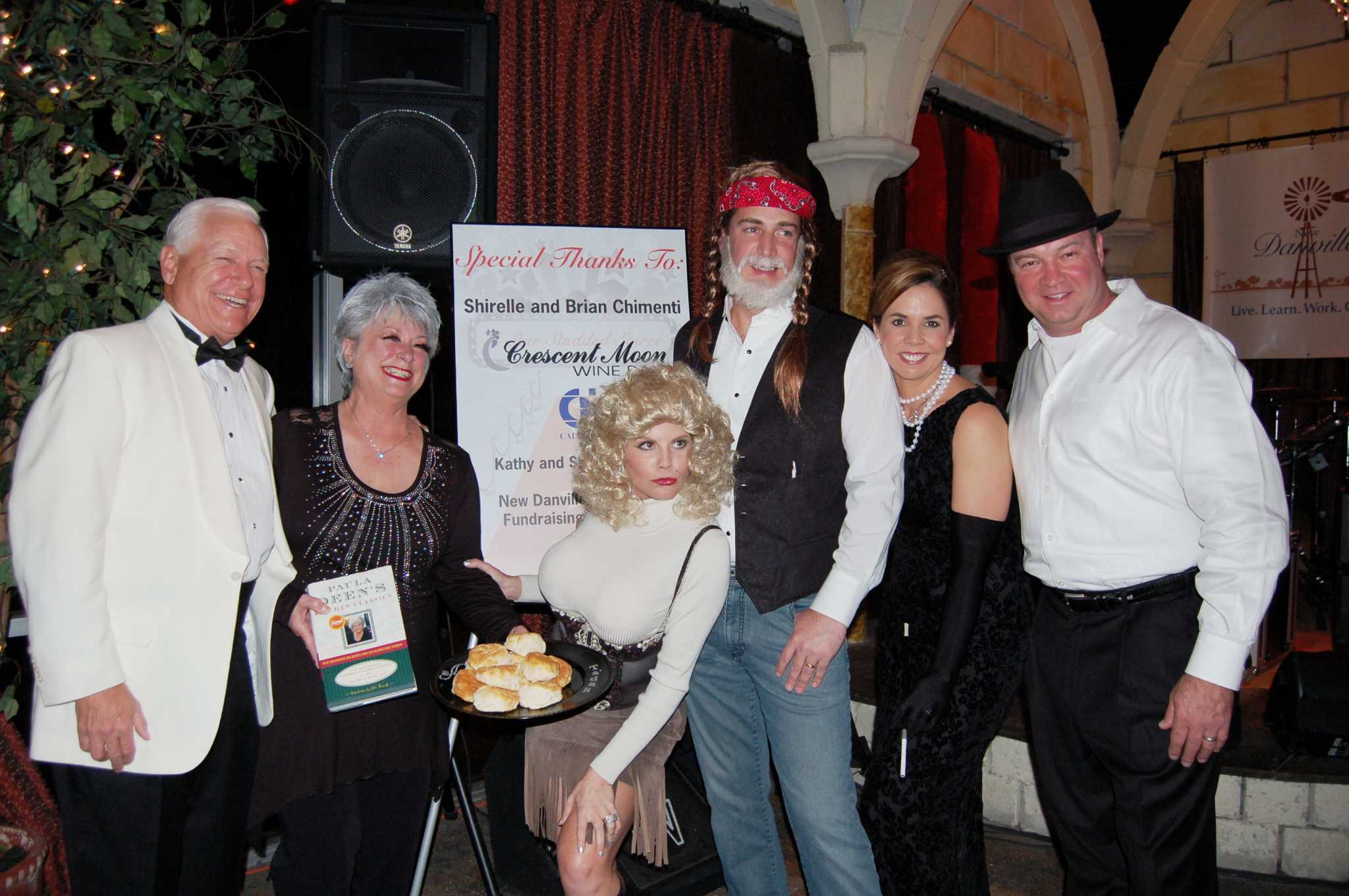 Crescent Moon Wine Bar and Restaurant hosts costume party for New ...