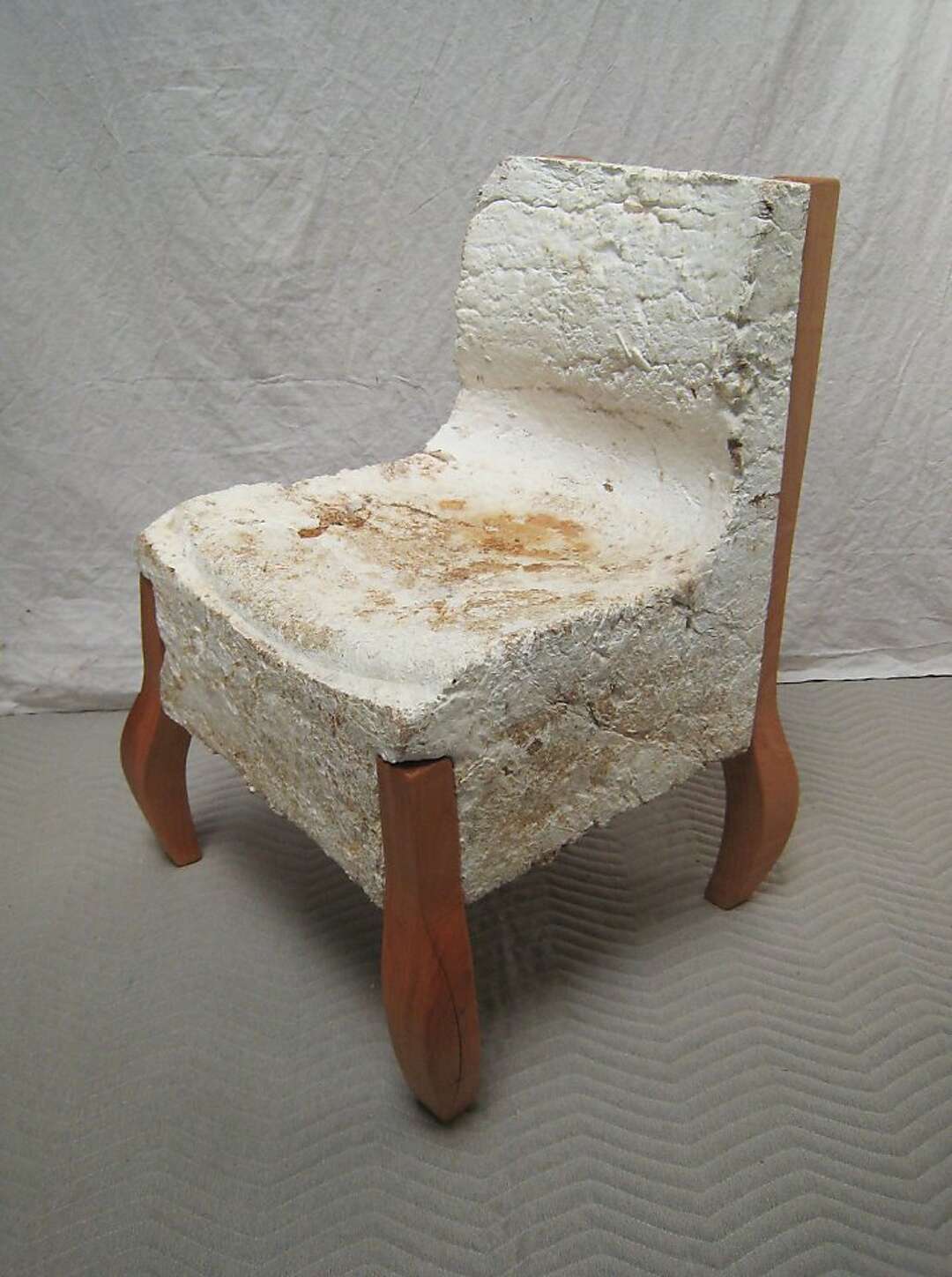 Philip Ross crafts furniture from mycelium