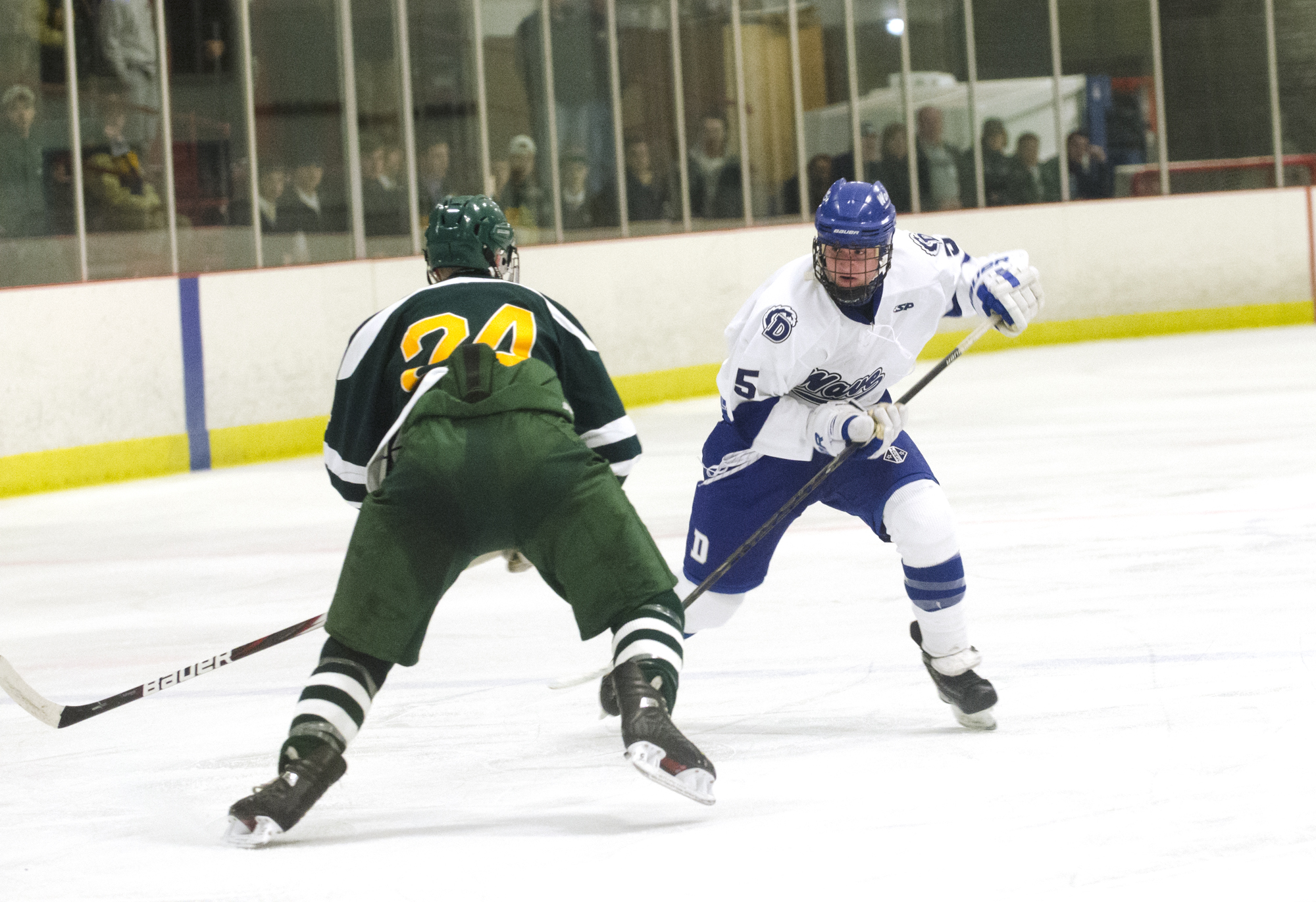 Darien boys win season-opener on late goal by Watters