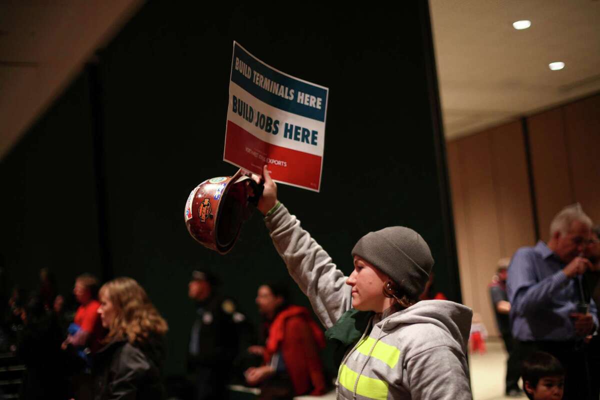 Opponents mob Seattle coal-port hearing