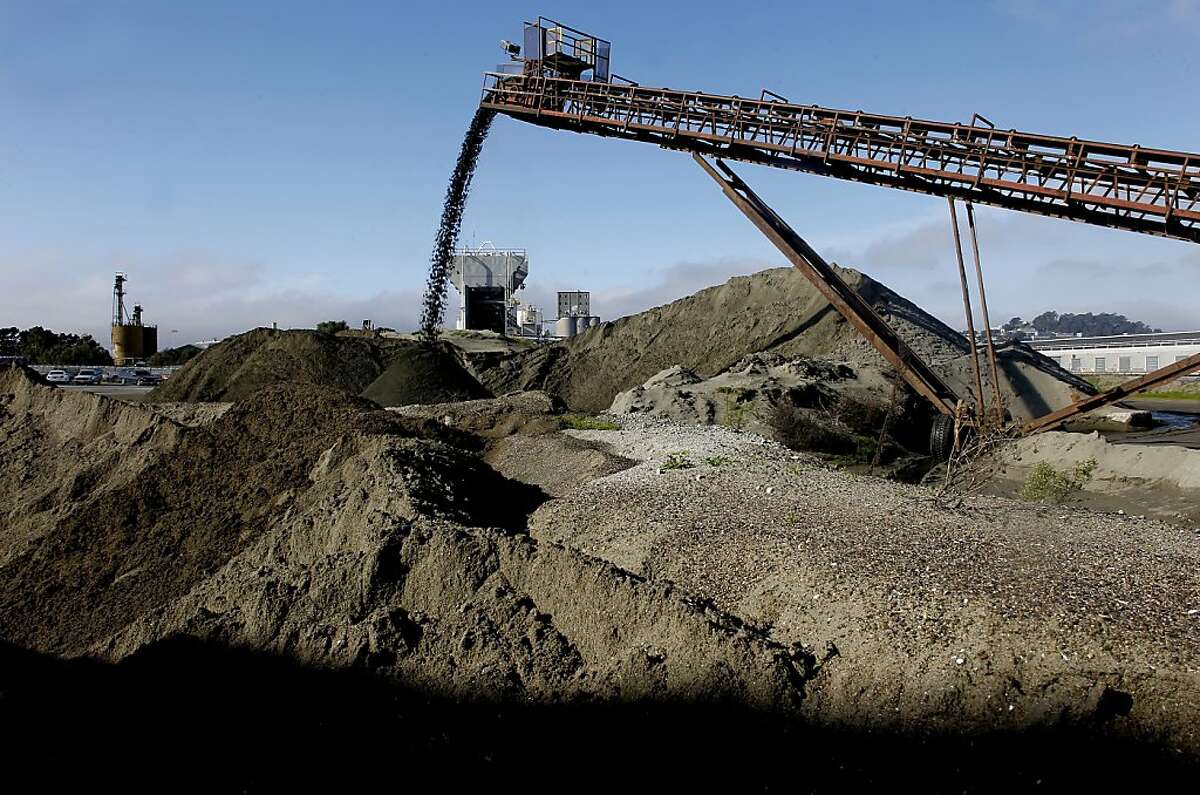 SF Bay sand mining alarms conservationists