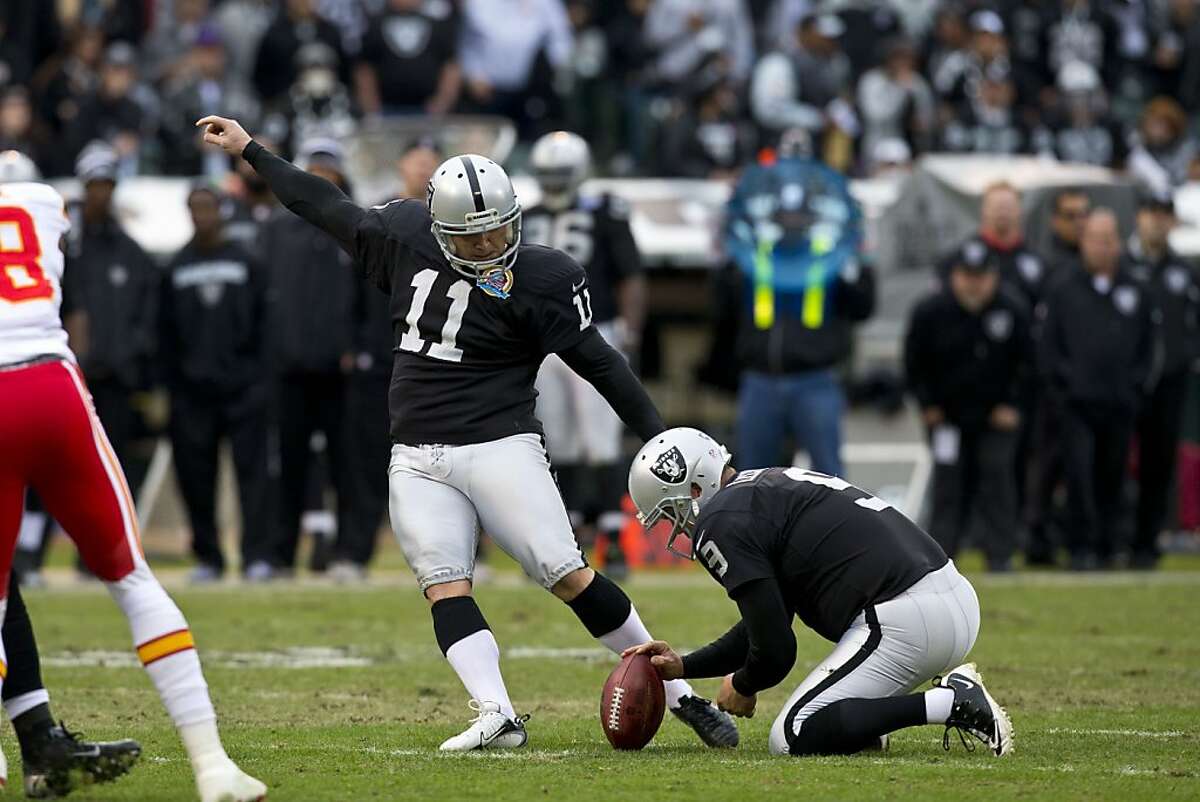Raiders pitch shutout against Chiefs