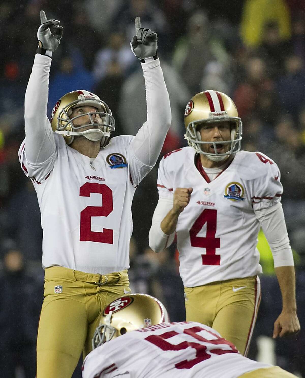 49ers survive a wild one, win 41-34