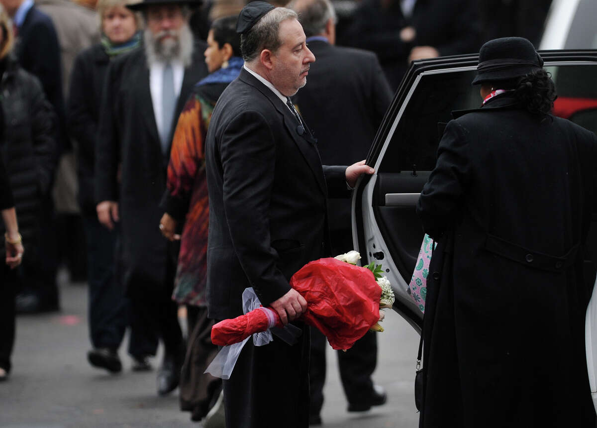 200 celebrate short life of Noah Pozner