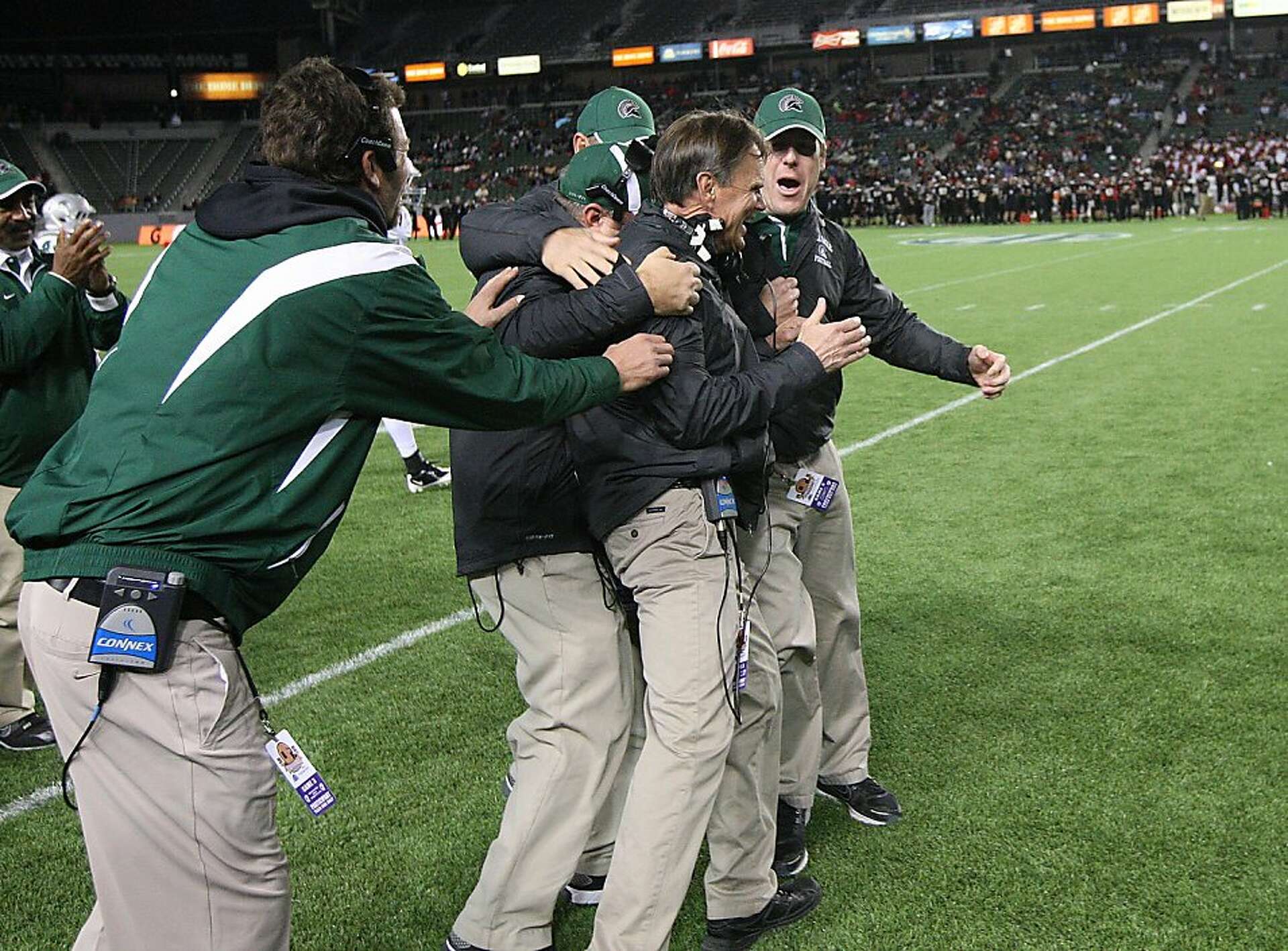 De La Salle's Bob Ladouceur steps down