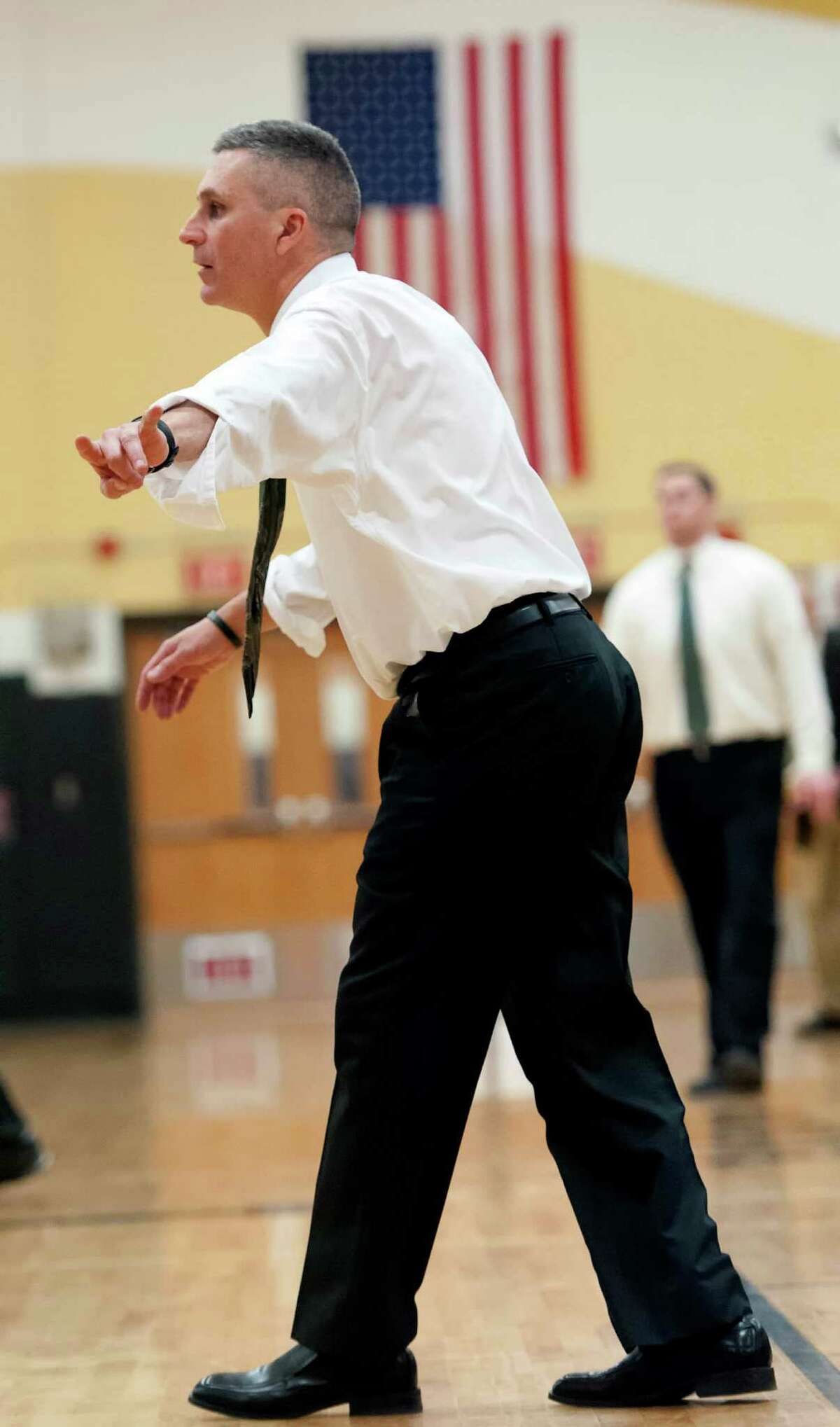 Garrett leads Fairfield Warde boys basketball over Trumbull, 61-54