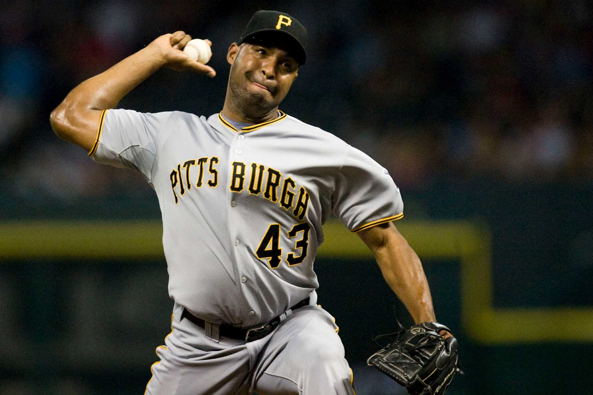 Astros, reliever Veras agree to deal