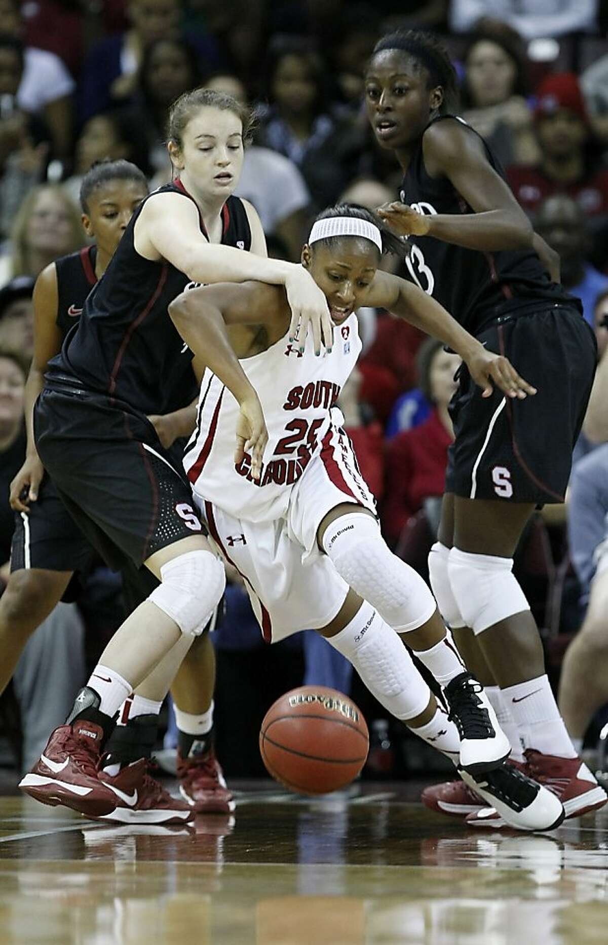 No. 1 Stanford beats S. Carolina 53-49