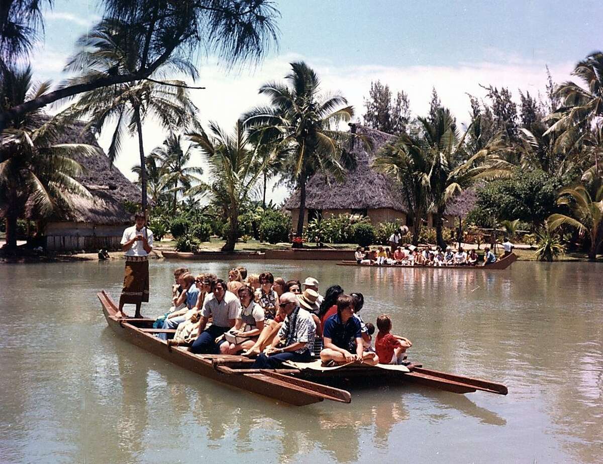 Playing tourist at Hawaii's popular Polynesian Cultural Center