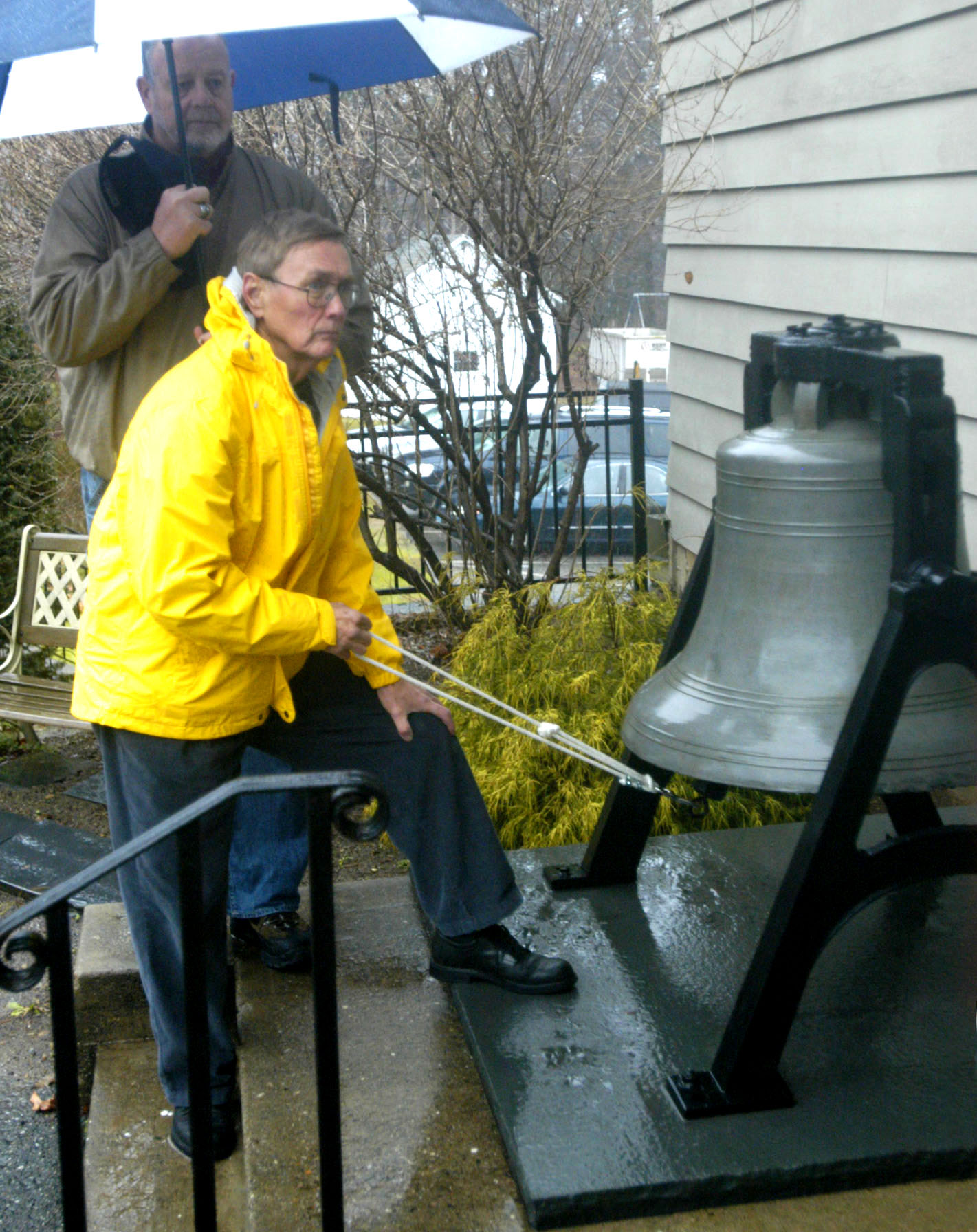 Moment of silence, bells honor Newtown victims