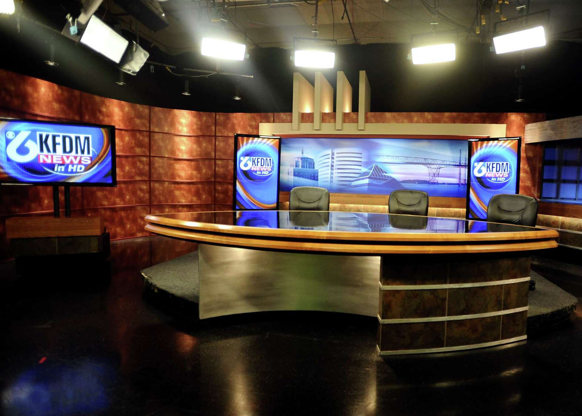 KFDM's Leger dies in car wreck