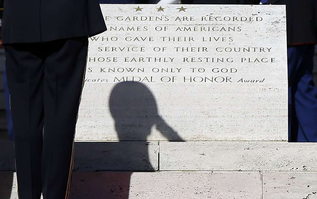 Senators attend Inouye funeral in Hawaii