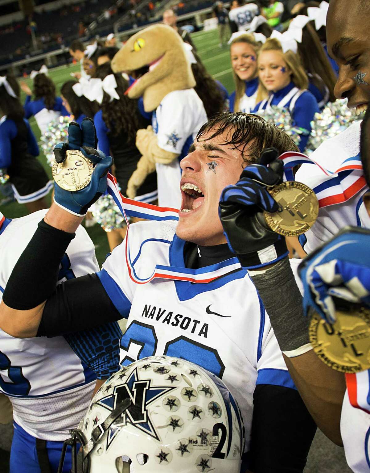 Win or lose, teams put area back on high school football map
