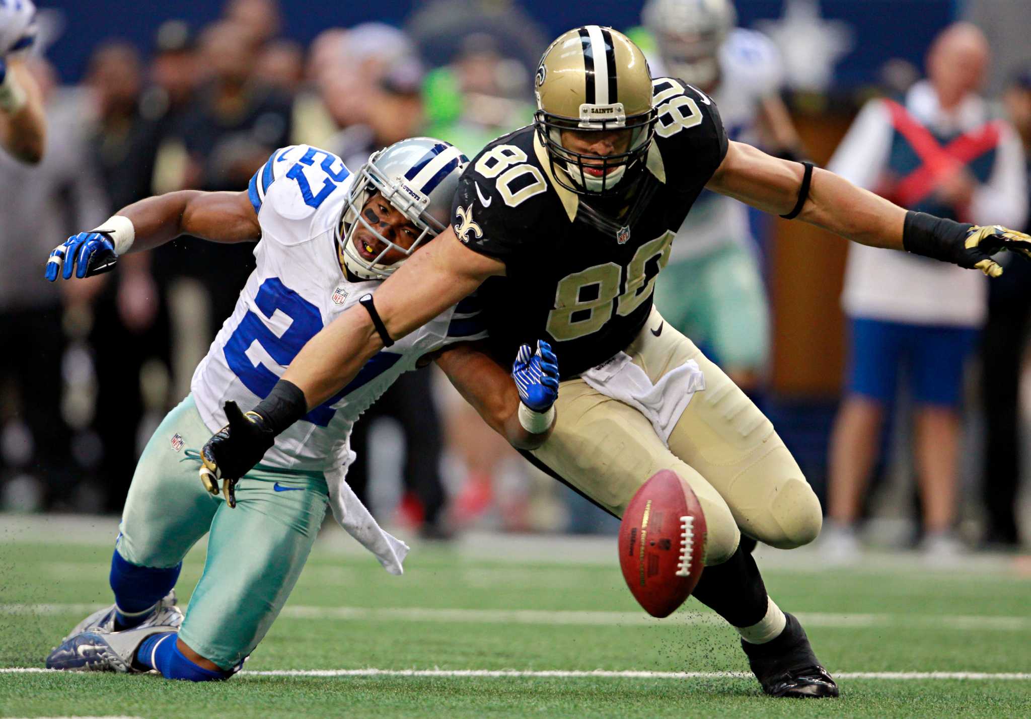 One bad bounce turns Cowboys' day upside down