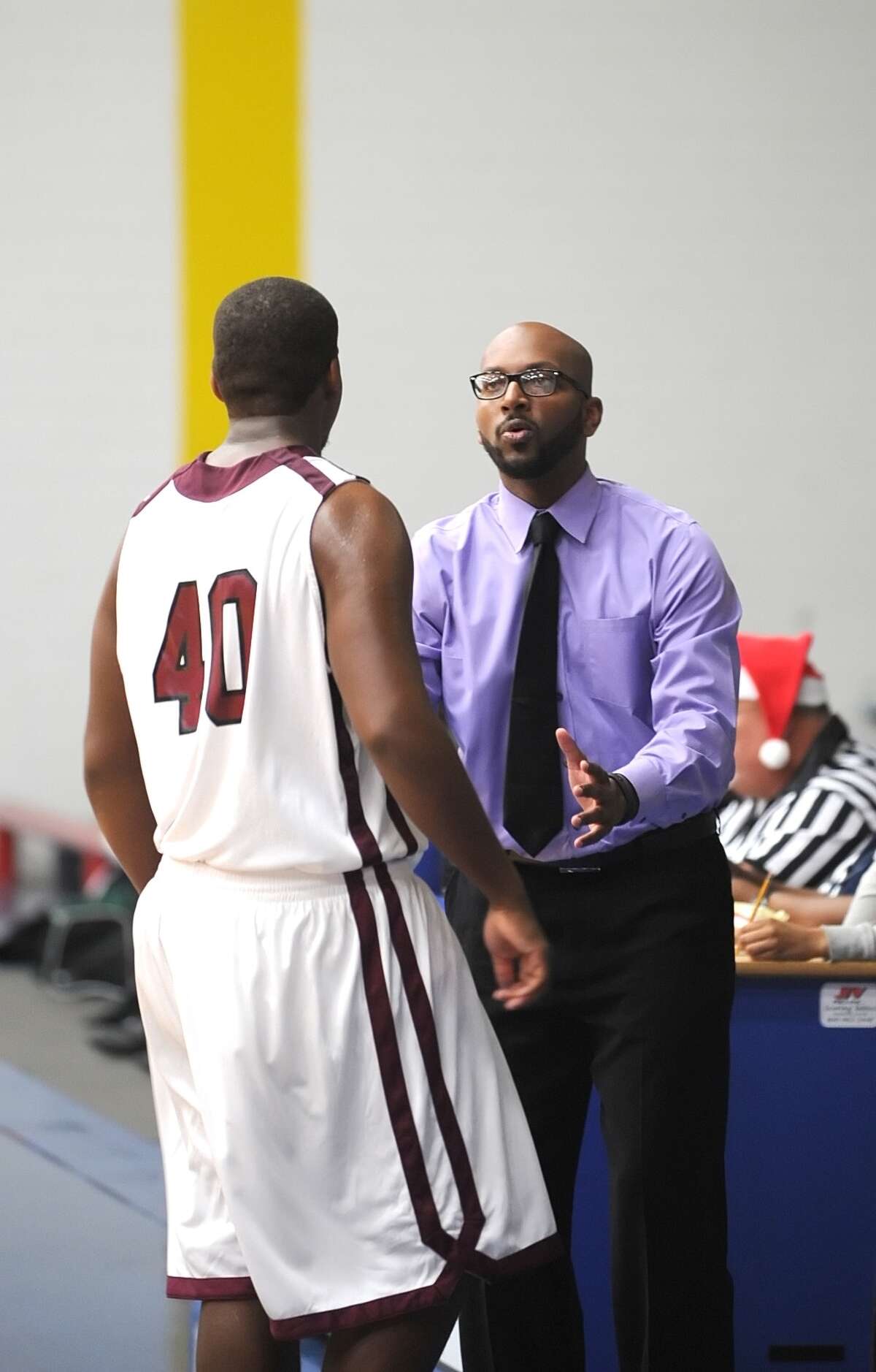 Basketball: New coach, veteran team create excitement for Reagan