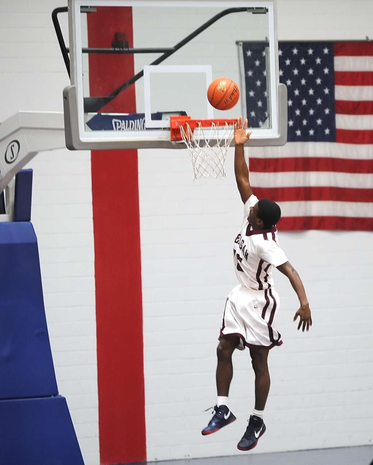 Basketball: New coach, veteran team create excitement for Reagan