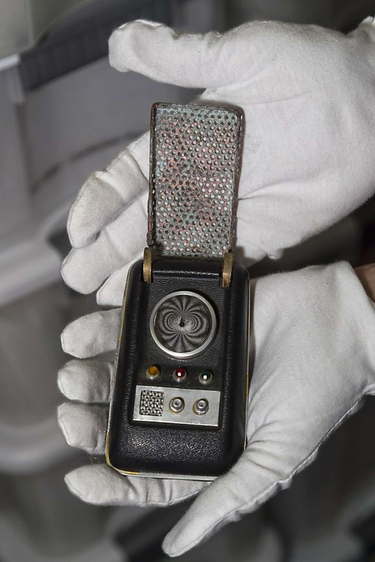 Collector finds site for TV memorabilia