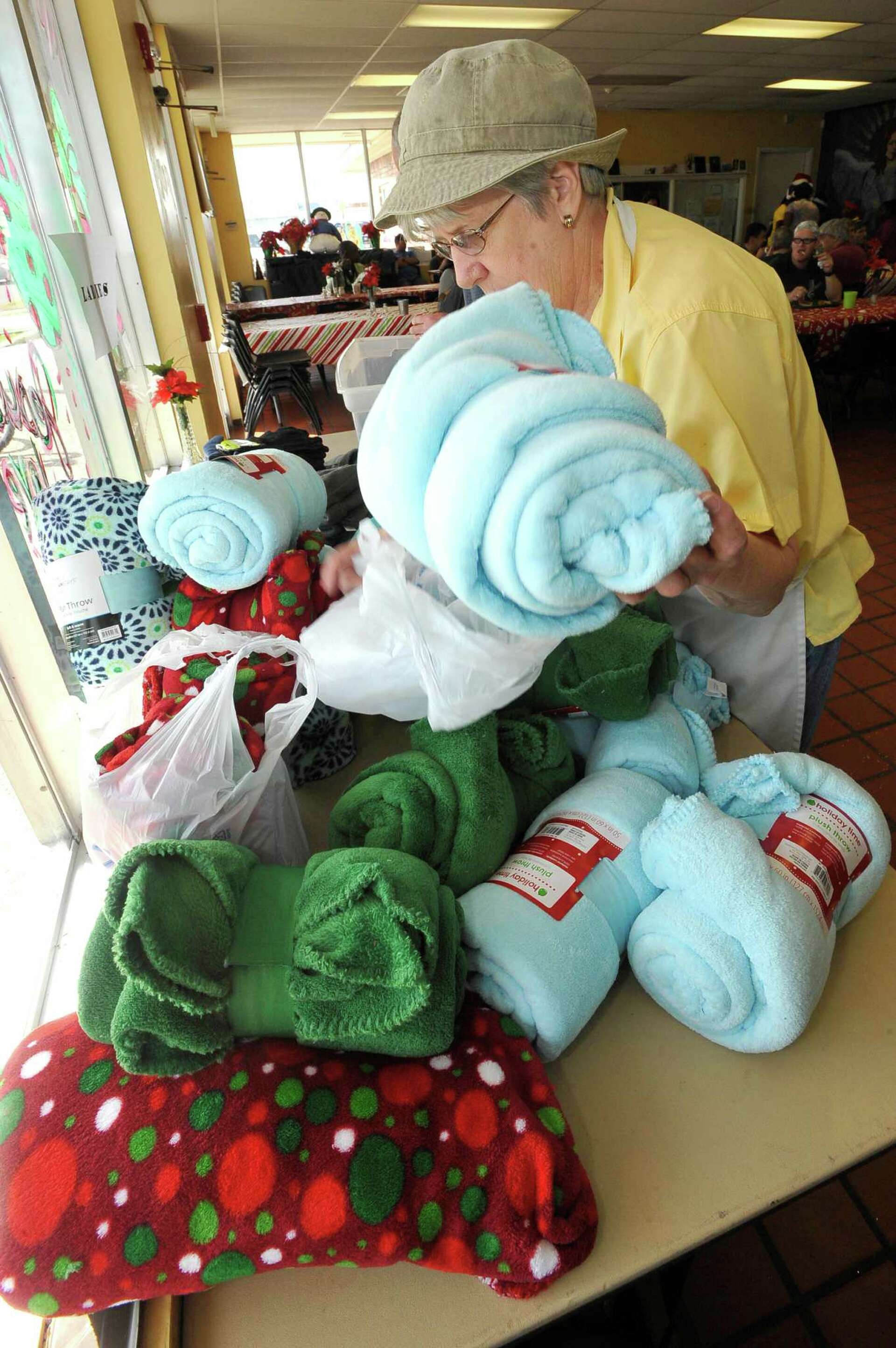 Homeless enjoy free meals, gifts in Port Arthur