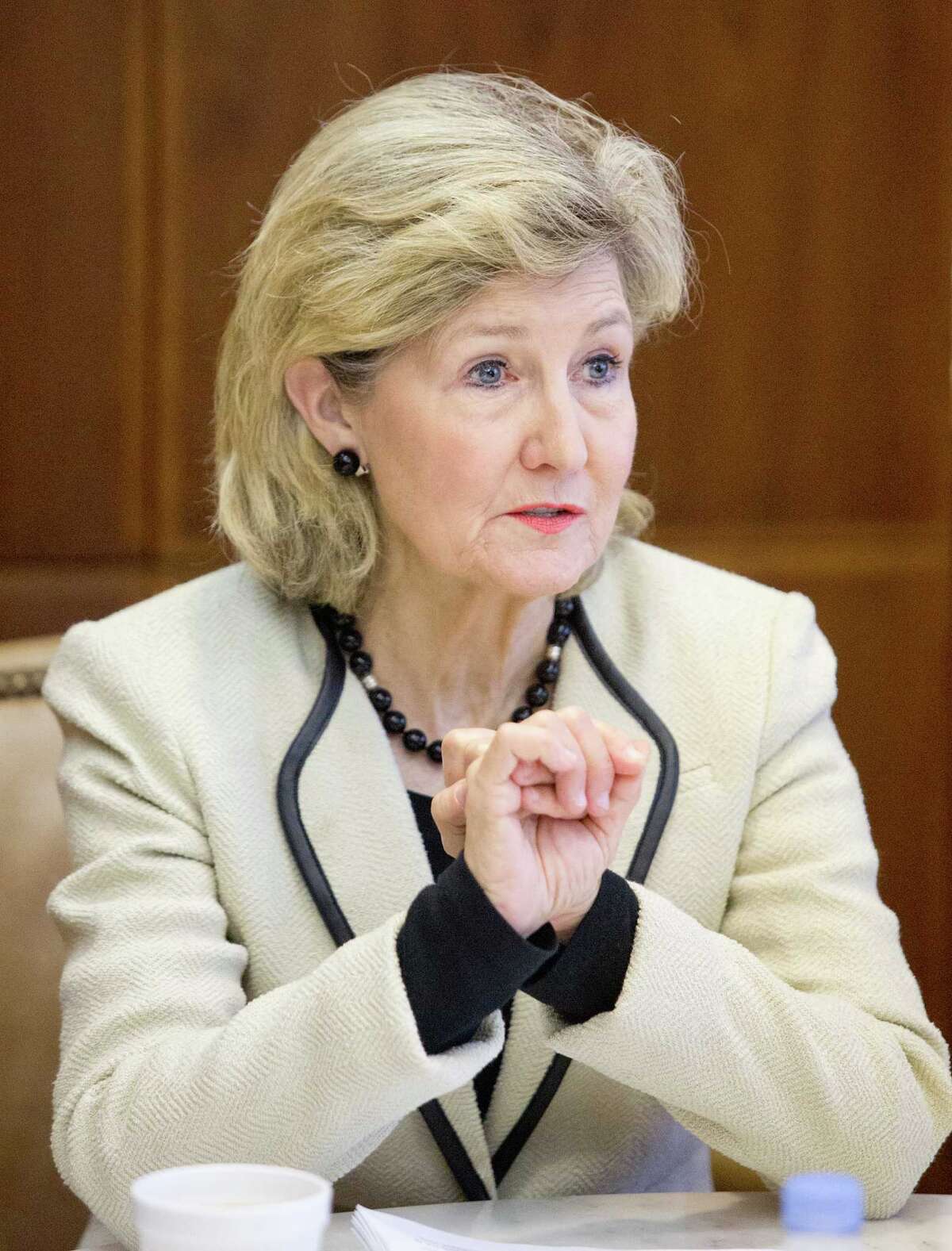 Hutchison set to leave Senate amid accolades