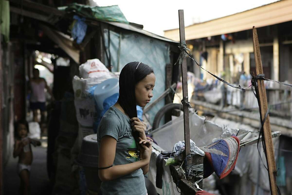 Ballet lifts teen out of Manila slum