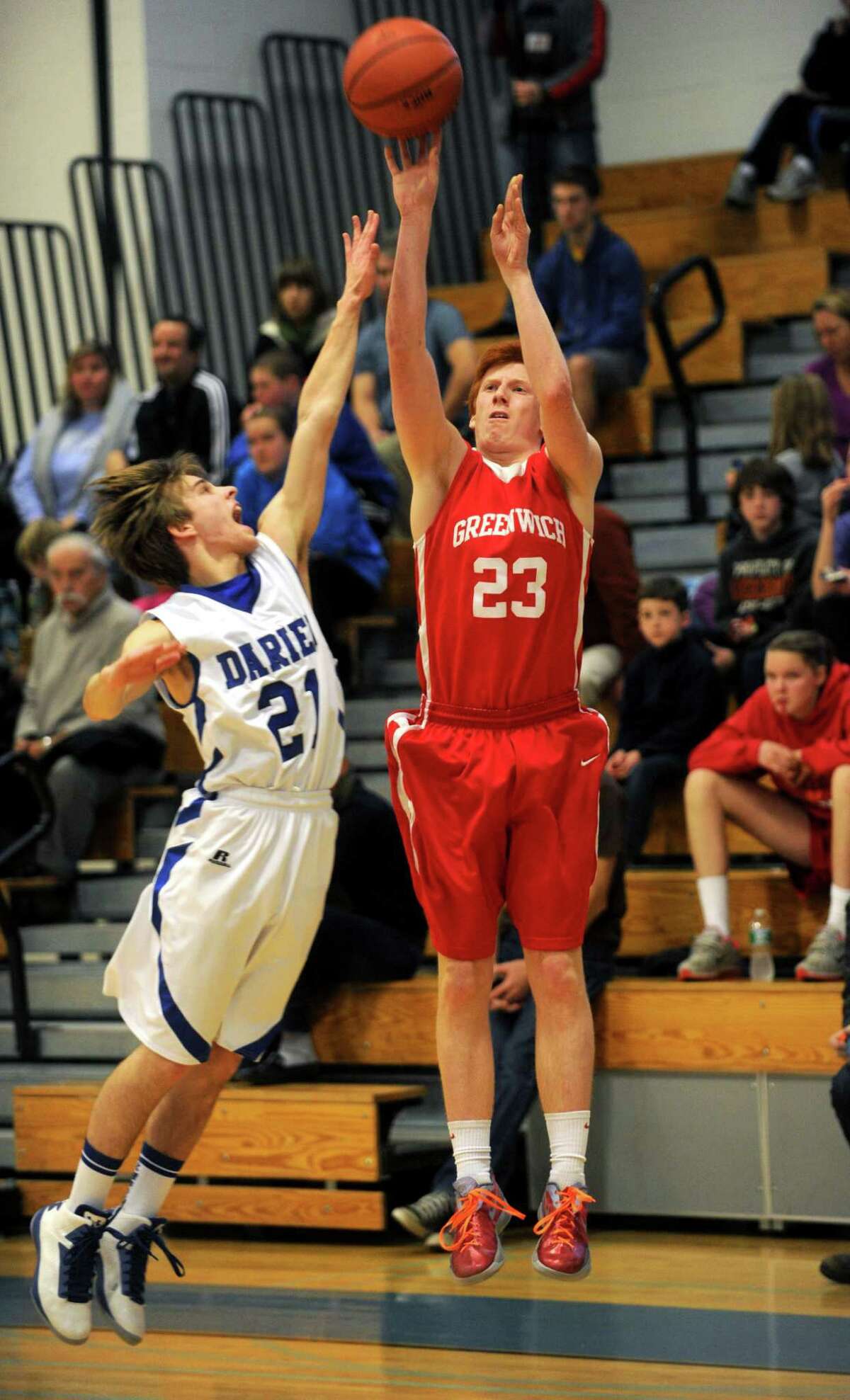 Darien boys basketball team beats Greenwich in OT in LaVista Tournament