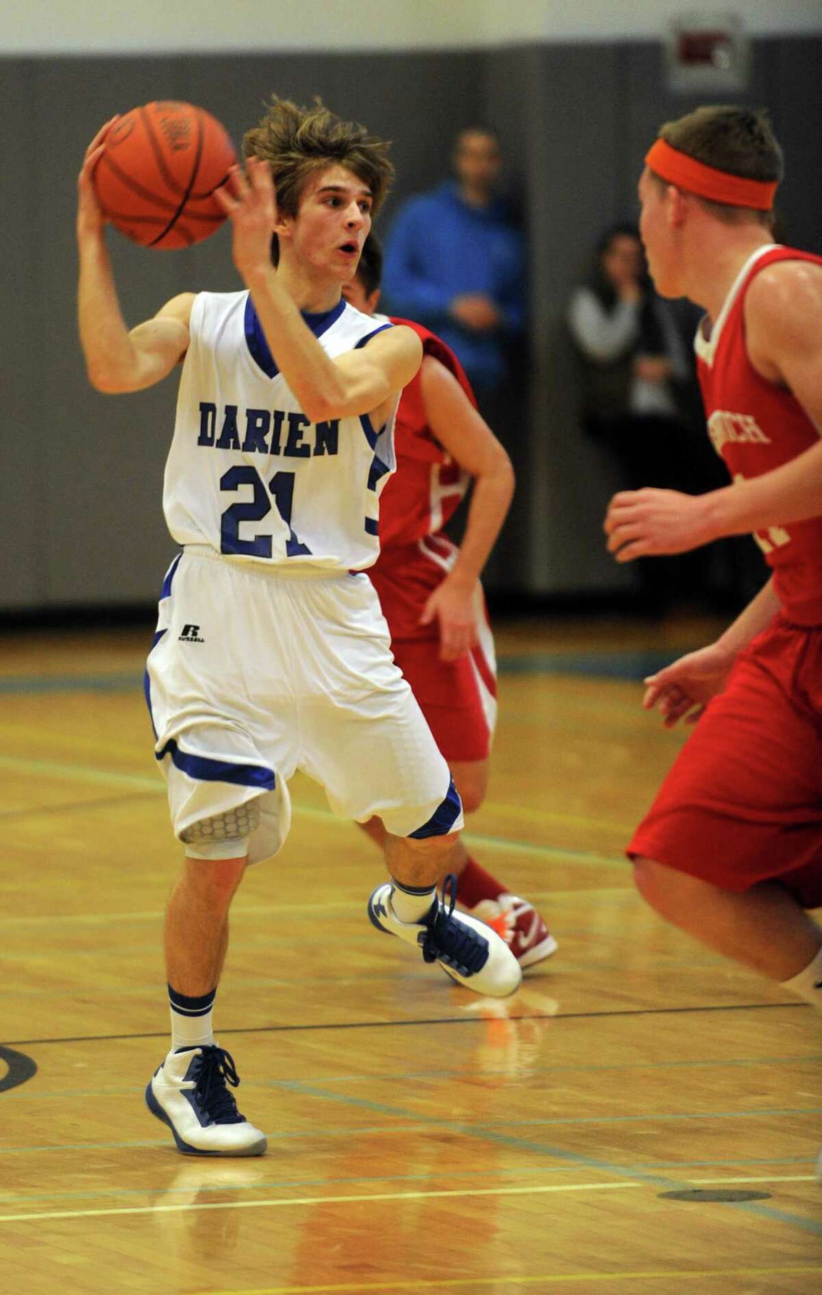 Darien boys basketball team beats Greenwich in OT in LaVista Tournament