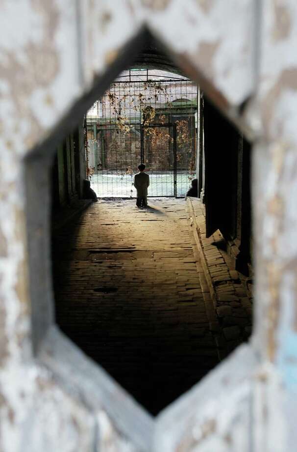 Praying Hitler in Warsaw ghetto sparks emotion - Houston Chronicle