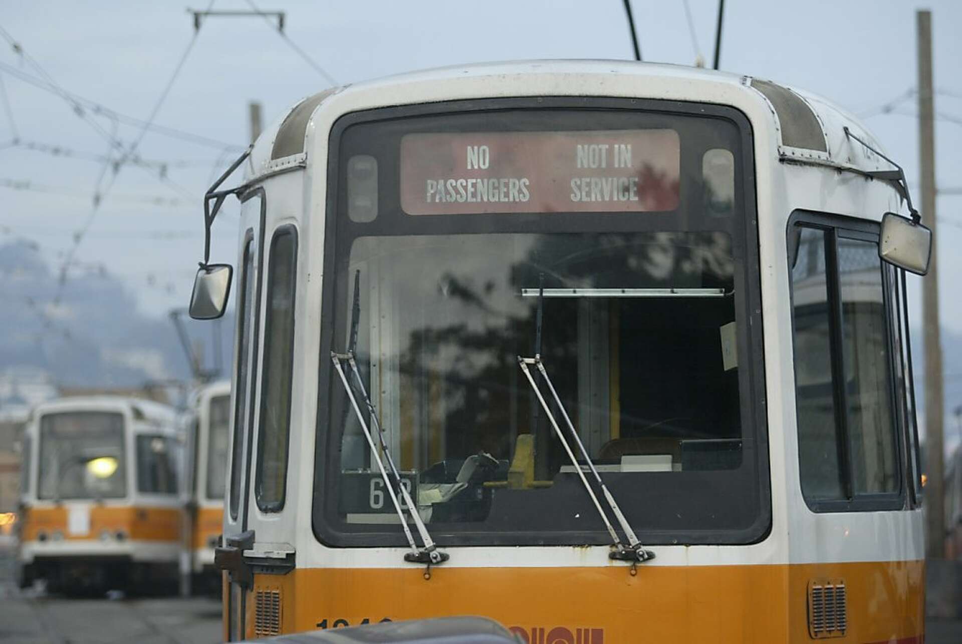 $1.2 billion contract OKd for new Muni Metro light-rail cars