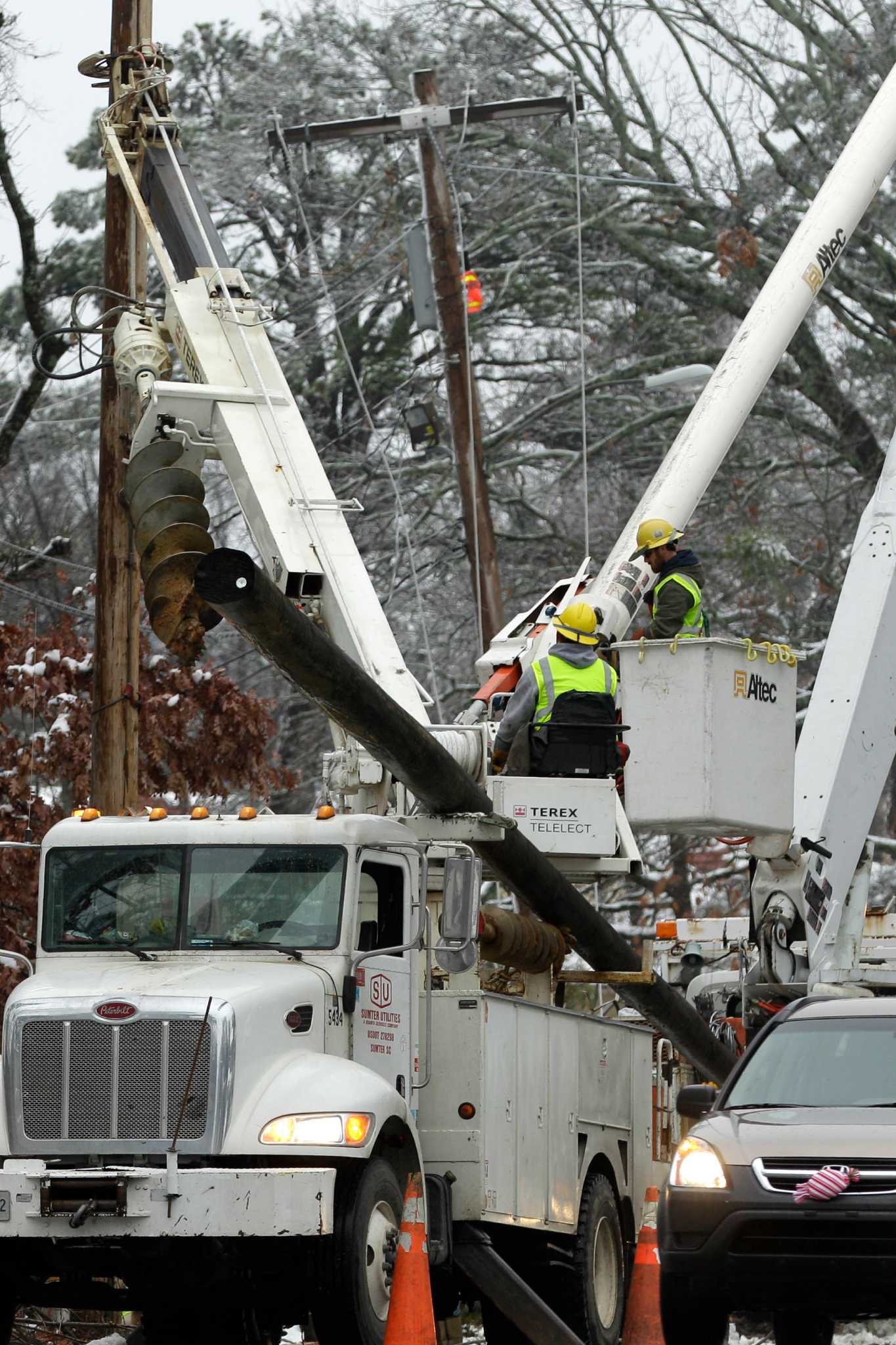 Tens of thousands still without power in Arkansas