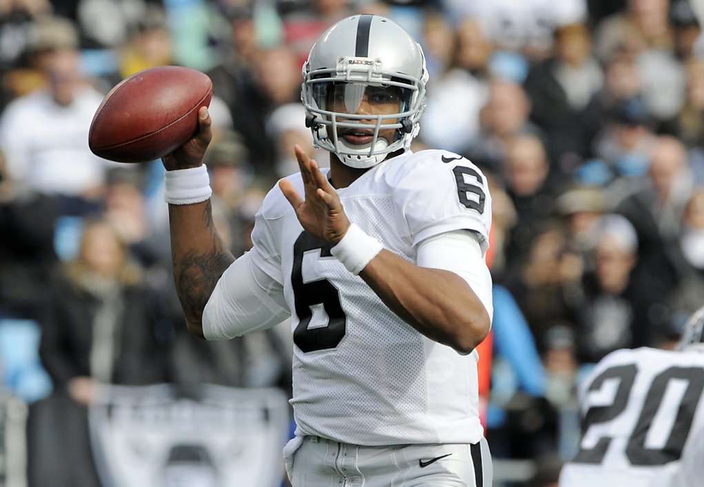 Raiders name Pryor starter, not Leinart