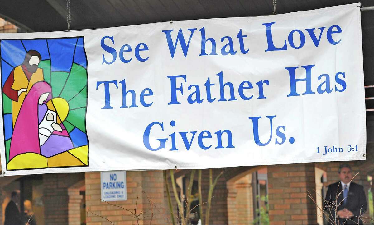 Hundreds attend Beaumont service for Bill Leger