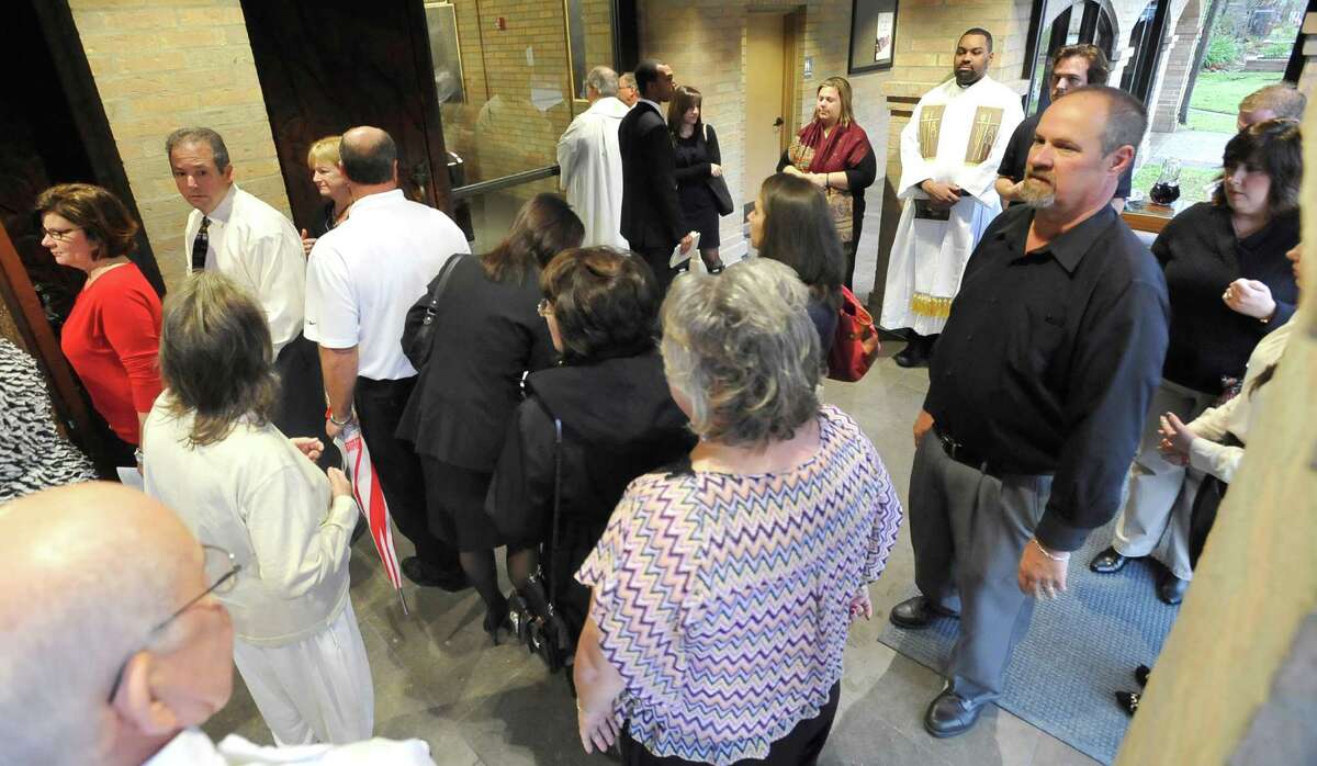 Hundreds attend Beaumont service for Bill Leger