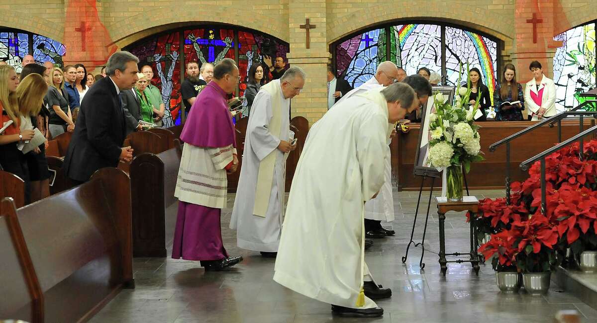 Hundreds attend Beaumont service for Bill Leger