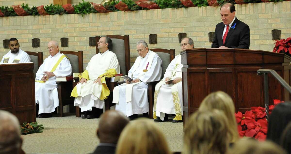 Hundreds attend Beaumont service for Bill Leger